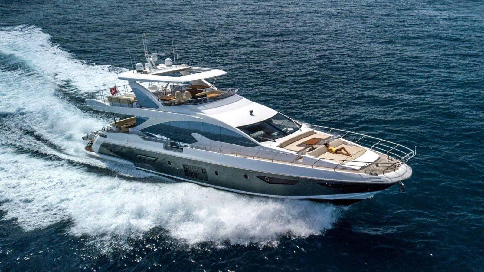 Azimut motor yacht Invictus sold